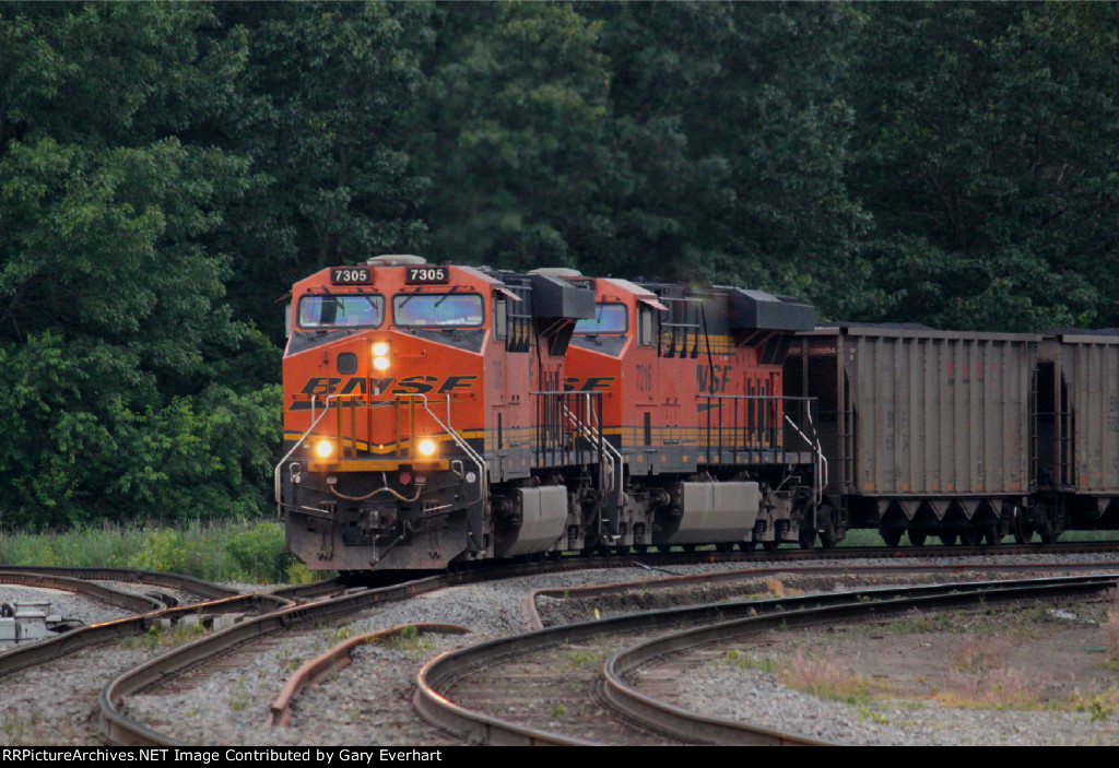 BNSF 7305 & BNSF 7216- Burlington Northern Santa Fe
